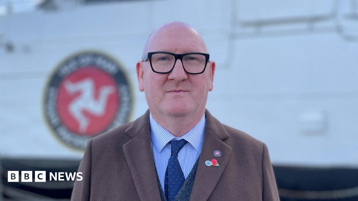 Wind farms 'a risk in busy Irish Sea' - Manx ferry boss - BBC News