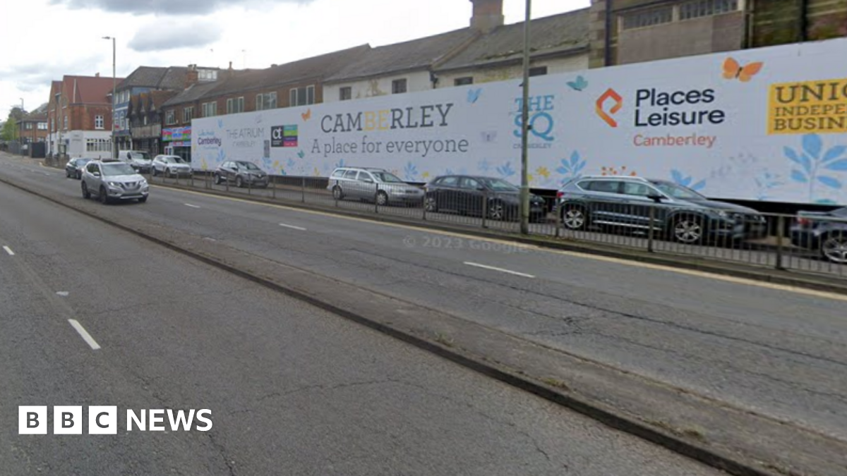 Camberley: Motorcyclist dies after crash with two cars - BBC News