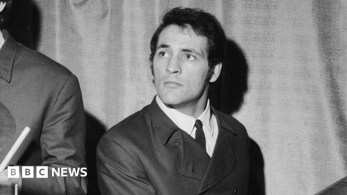 Moody Blues keyboardist Mike Pinder dies - BBC News