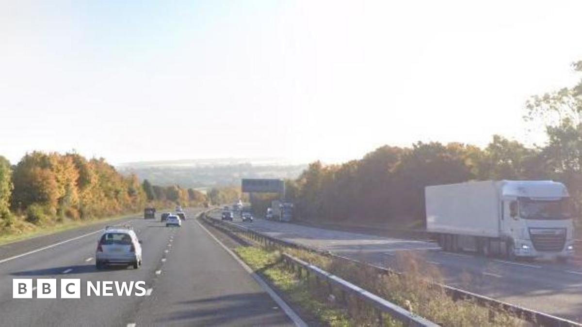 M20 in Kent closed due to horses on the road - BBC News
