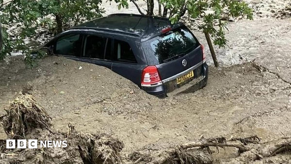 Mother and daughter 'lucky to be alive' after landslide - BBC News