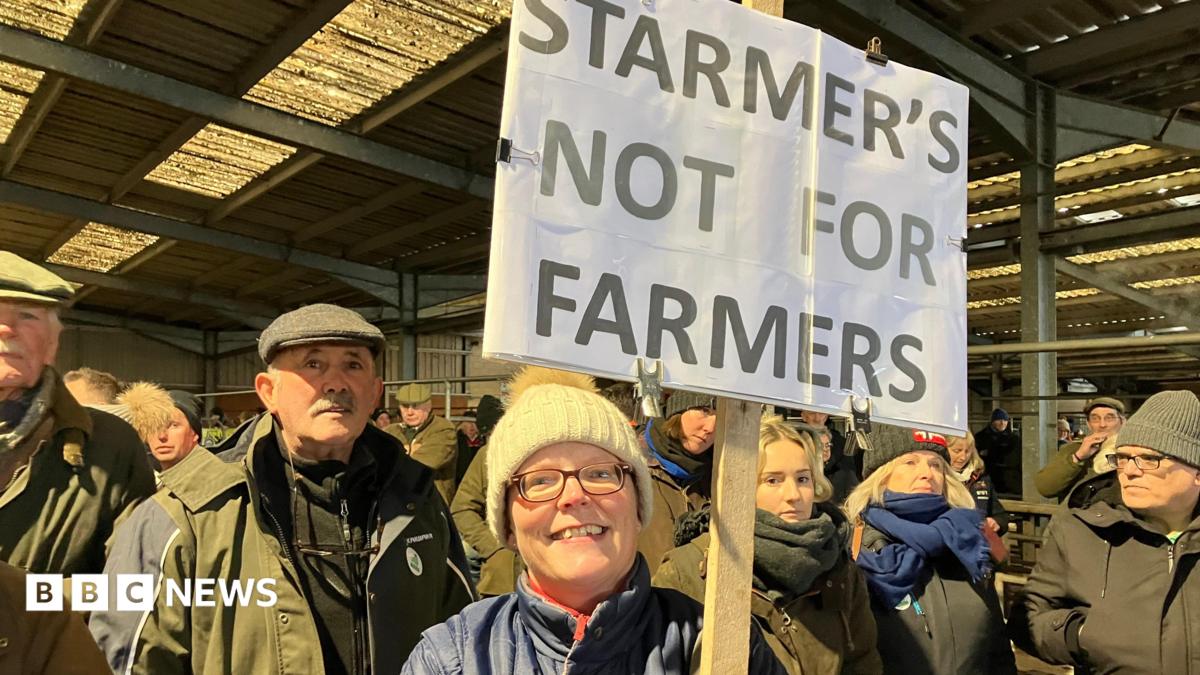 Farmers in Herefordshire protest against inheritance tax changes - BBC News