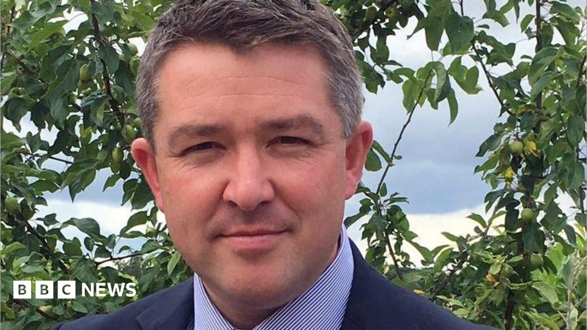 Herefordshire and Worcestershire NHS staff facing redundancy - BBC News