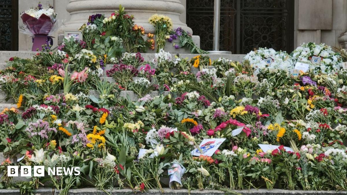 Queen Elizabeth II a 'hard act to follow', say Leeds well-wishers - BBC ...