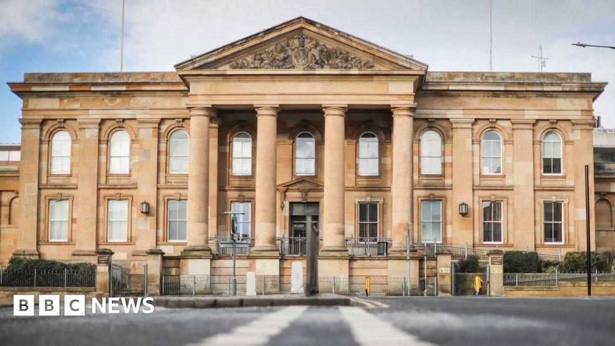 Man jailed for 10 years for attempted murder in Elgin - BBC News
