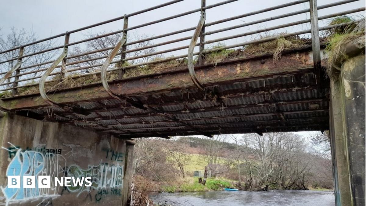 Proposals for new Moray bridge take a step forward - BBC News