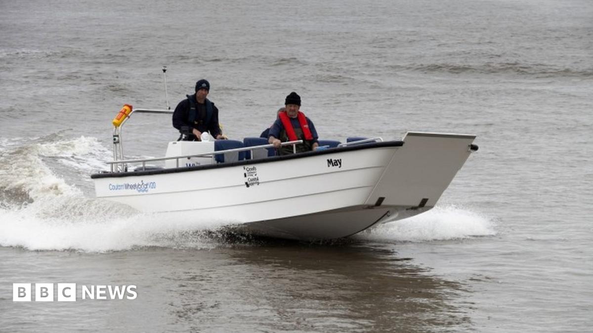 River Dee 'wheelyboats' set to take to the waters - BBC News