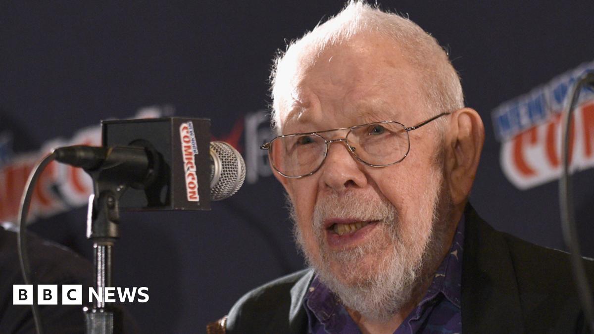 Al Jaffee: Record-breaking US cartoonist dies at 102 - BBC News