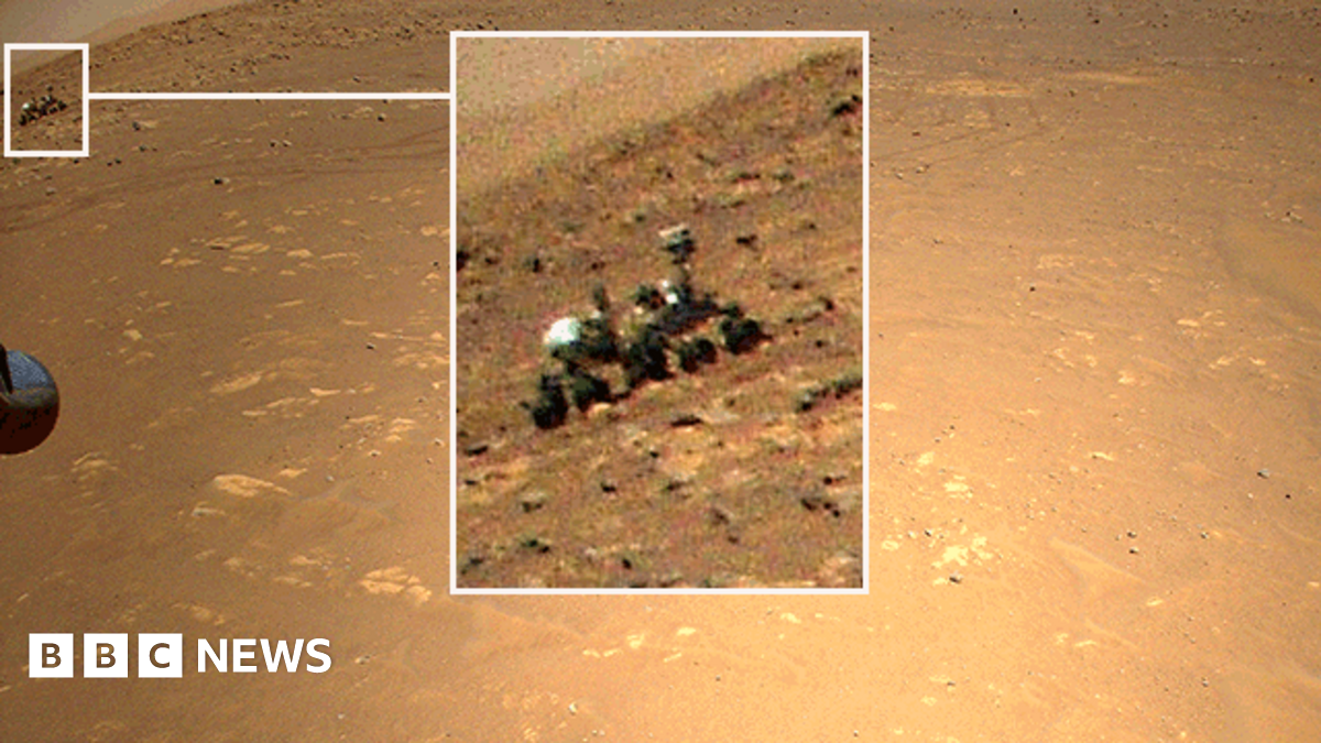 Mars helicopter photographs Mars rover - BBC News