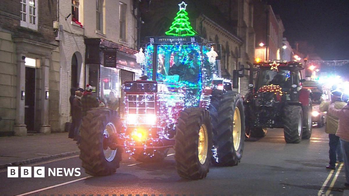Dorset tractor run in aid of young people's mental health - BBC News