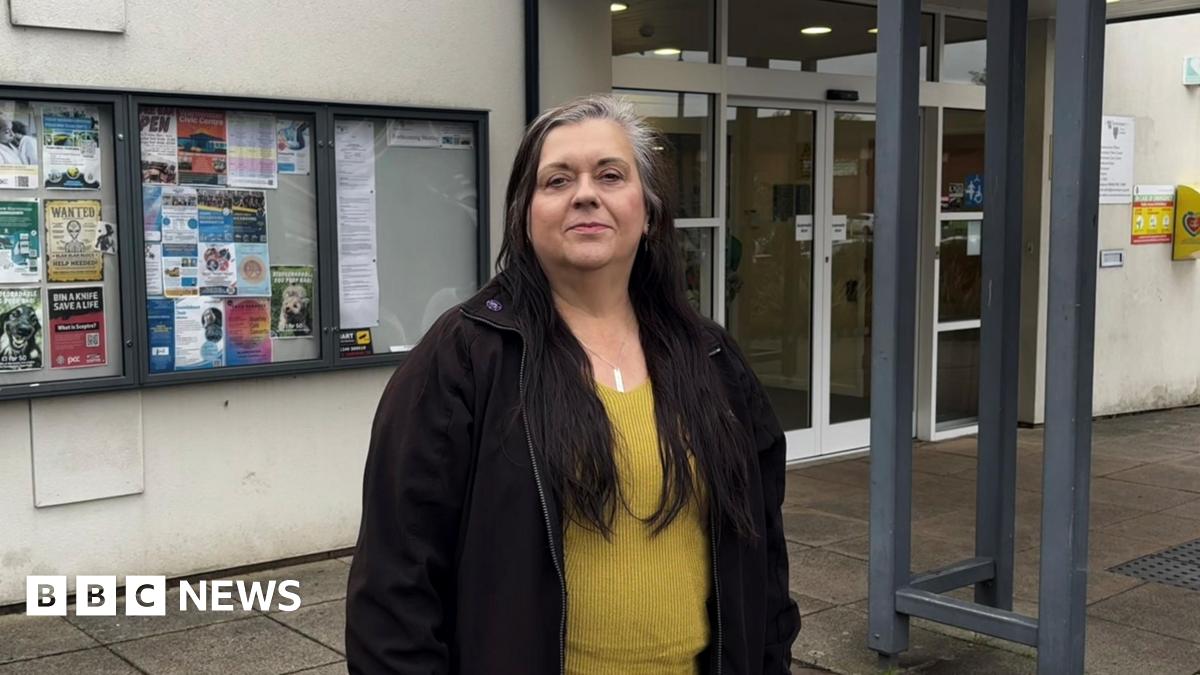 Warminster breast screening unit removal 'creating barriers' - BBC News