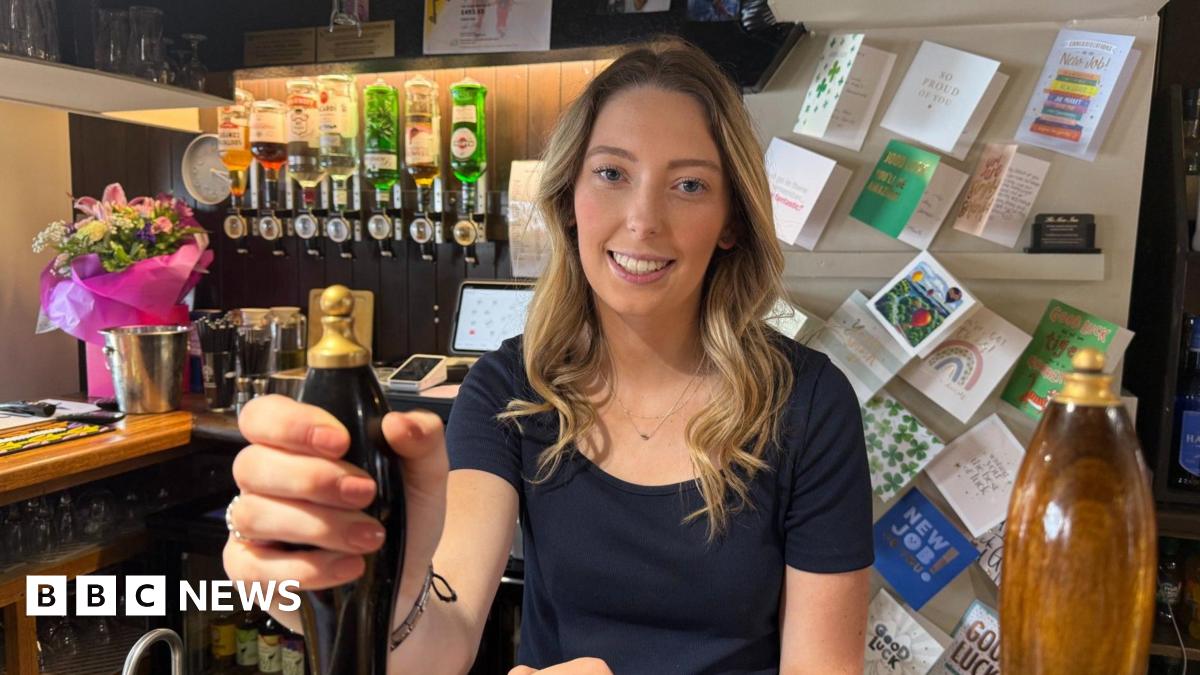 Teenager becomes landlady of her local pub in Folkingham - BBC News