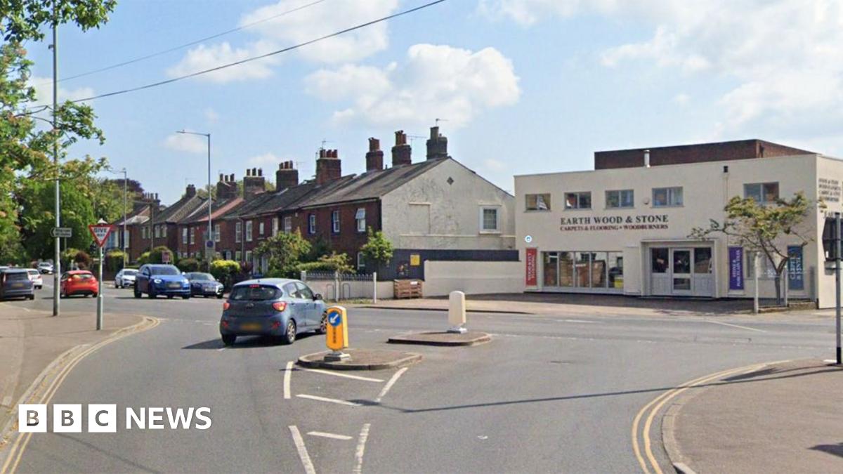 Men arrested after large fight in Norwich - BBC News