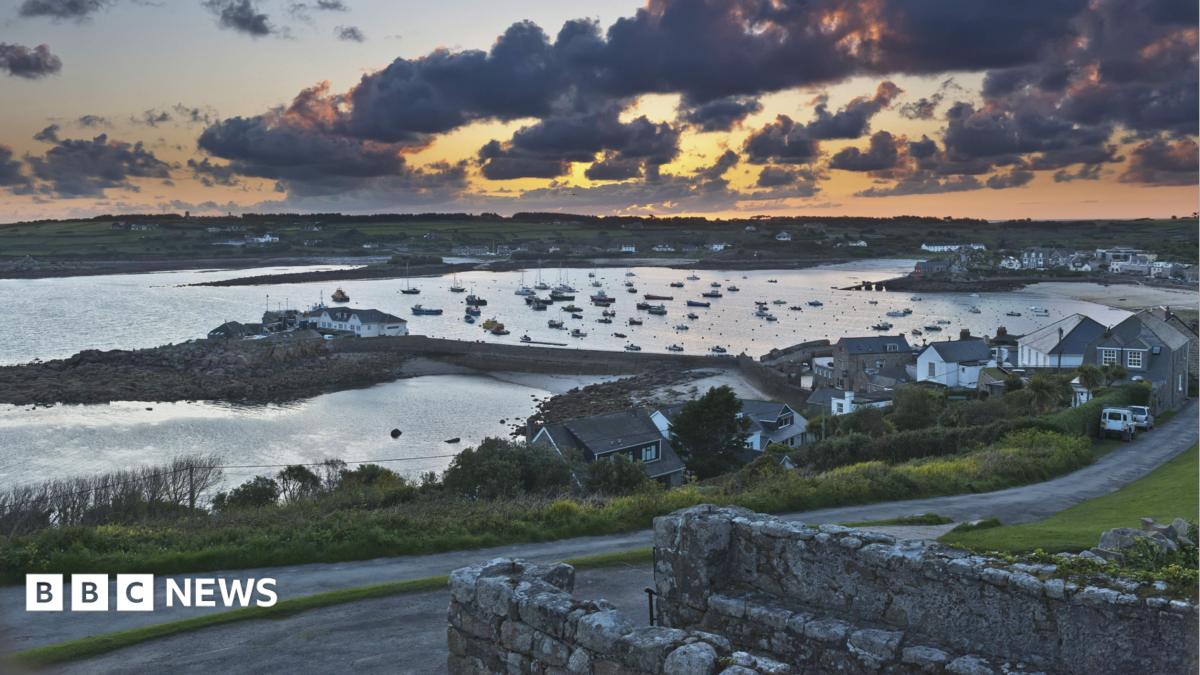 Isles of Scilly drivers warned by police after car accidents - BBC News
