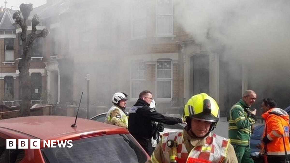 Hackney: Man charged with arson after house fire - BBC News