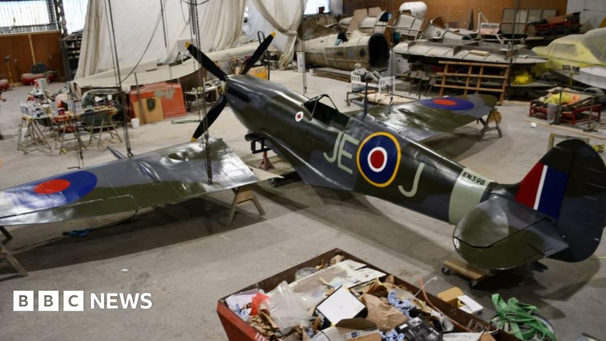 Salisbury Spitfire memorial to honour secret workforce - BBC News
