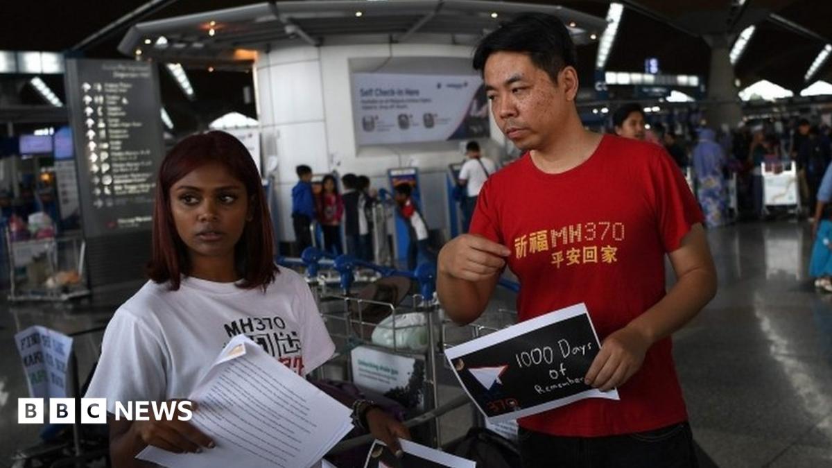 MH370 relatives arrive in Madagascar in search of debris - BBC News