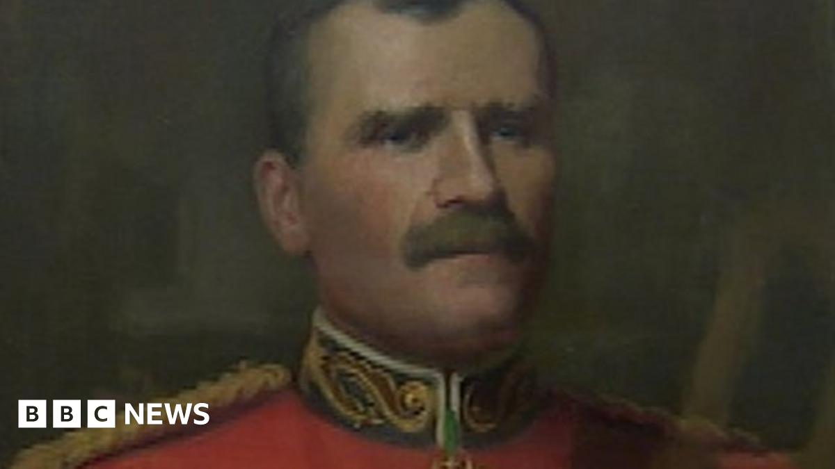 Call to reopen Dingwall's Fighting Mac monument - BBC News