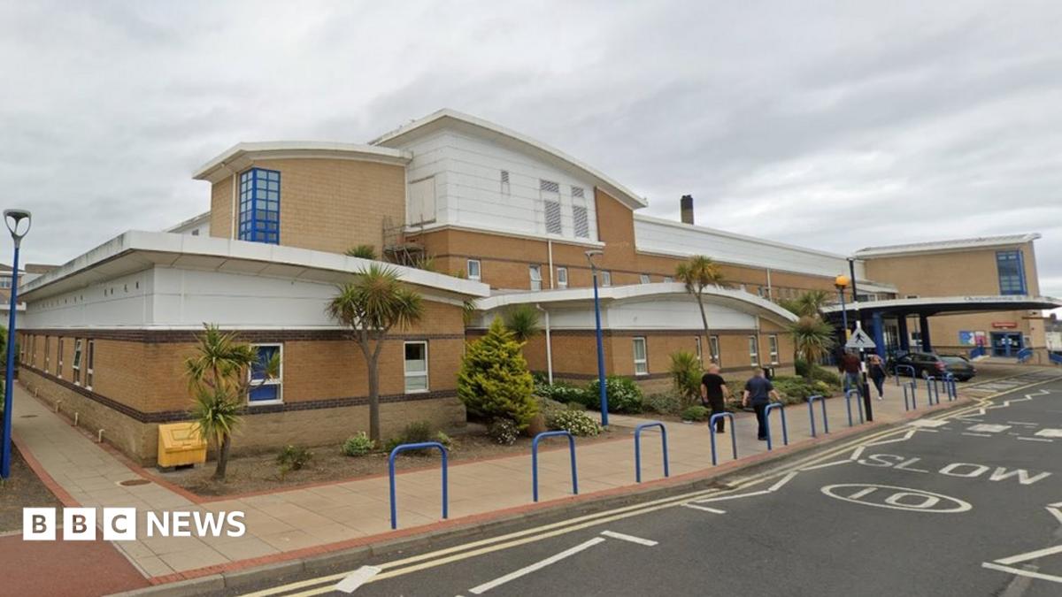 Sunderland hospital steps up patrols after staff attacks - BBC News