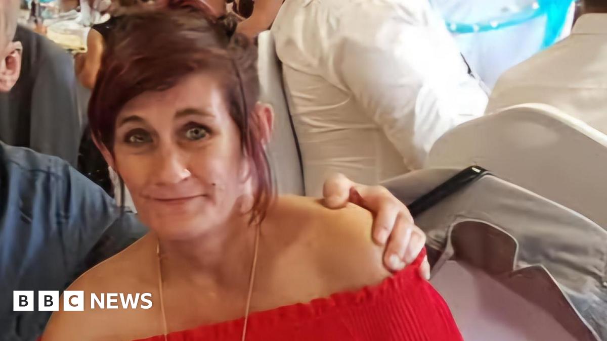 Family tribute to mother of five killed in Halifax crash - BBC News