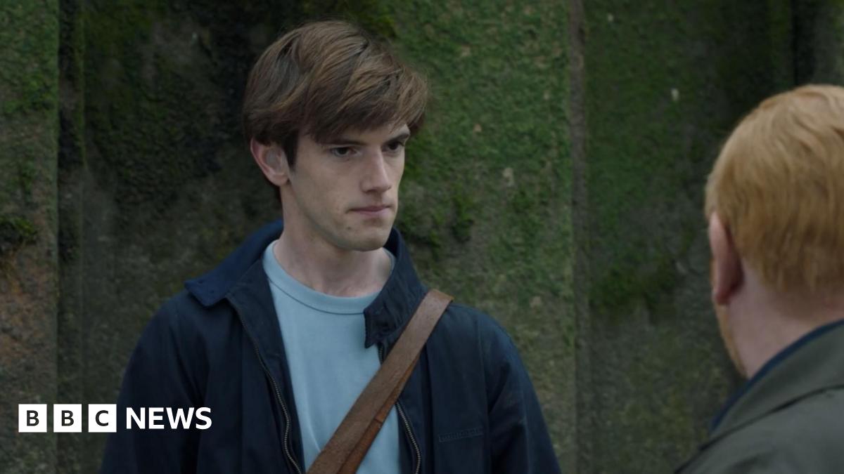 Deaf actor Jude Powell is 'huge talent' says Adrian Scarborough - BBC News