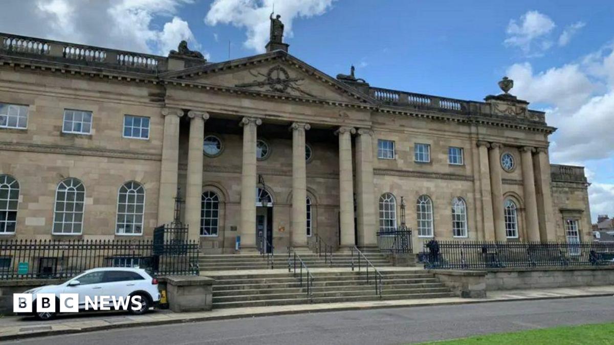 York man who sent sexual online messages to 'girl' sentenced - BBC News