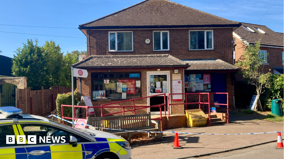 Gamlingay Post Office in Cambridgeshire raided by four men - BBC News