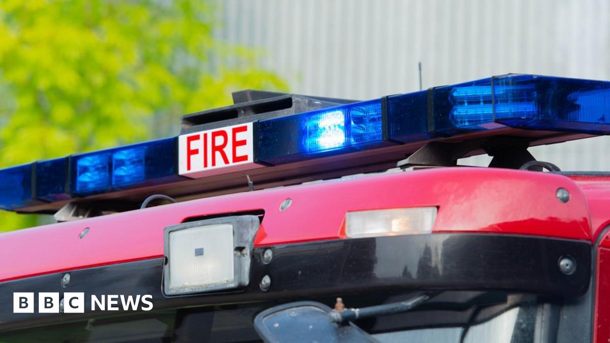 Longfield homes evacuated after gas fire at garage - BBC News