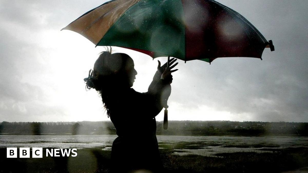 Weather warning for heavy rain and possible floods in Wales - BBC News