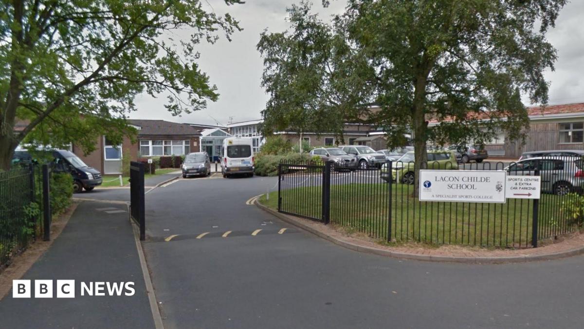 Lacon Childe School closes after thieves raid building for metal - BBC News
