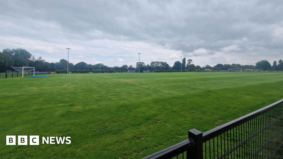 Bearsted FC gets a facelift ahead of the new season - BBC News