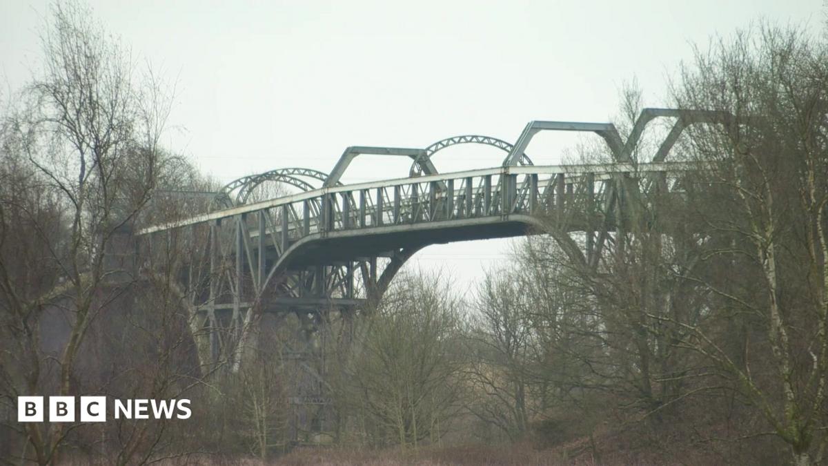 Controversial Warburton bridge toll hike comes into force - BBC News