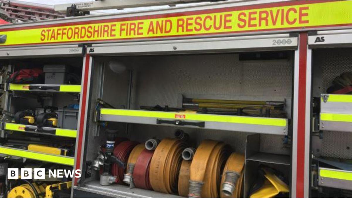 Police investigate fire at derelict Featherstone pub - BBC News