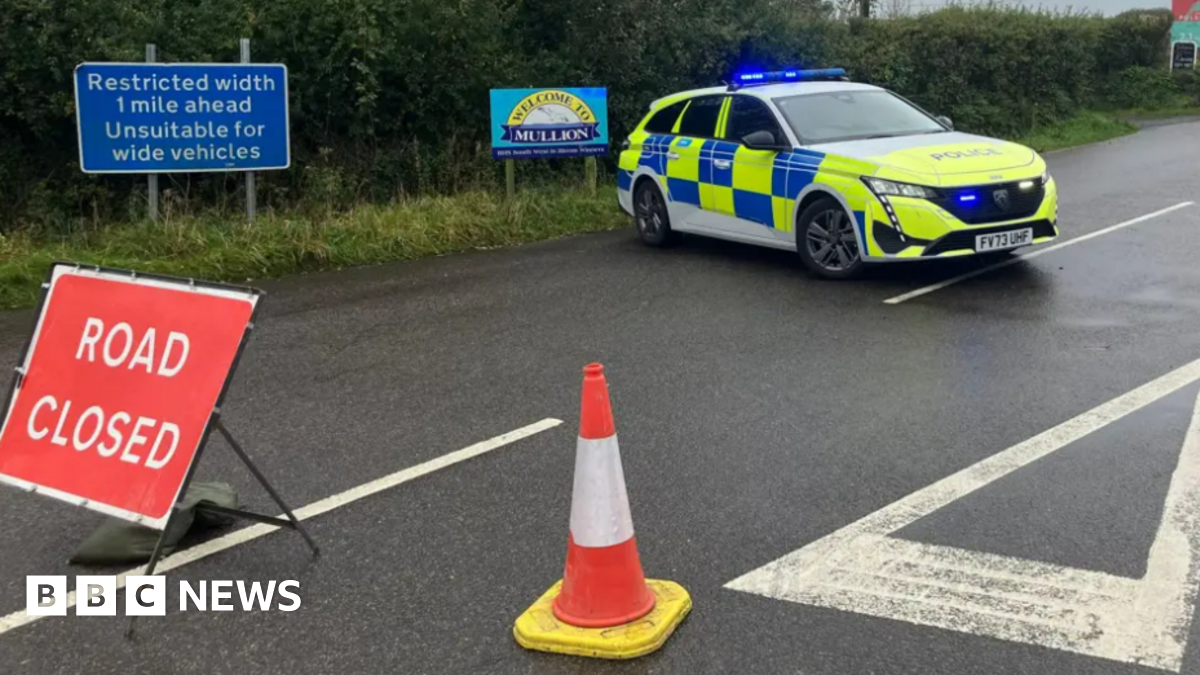 Cornwall mum and baby died in car and school bus crash - coroner - BBC News