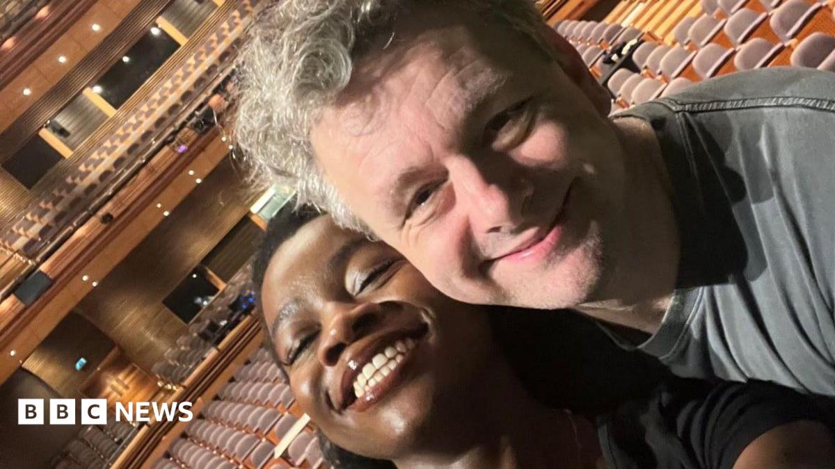 Michael Sheen's Nye: Doctor turns performer for NHS play - BBC News