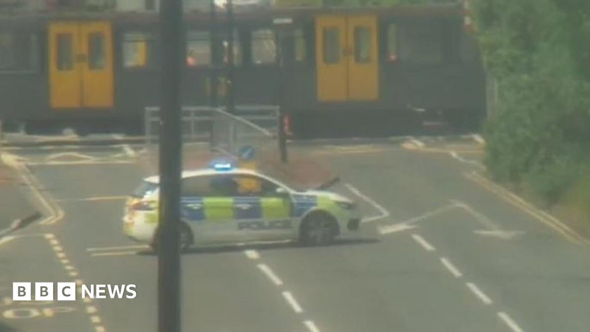 Callerton Parkway: Metro and car crash at level crossing - BBC News