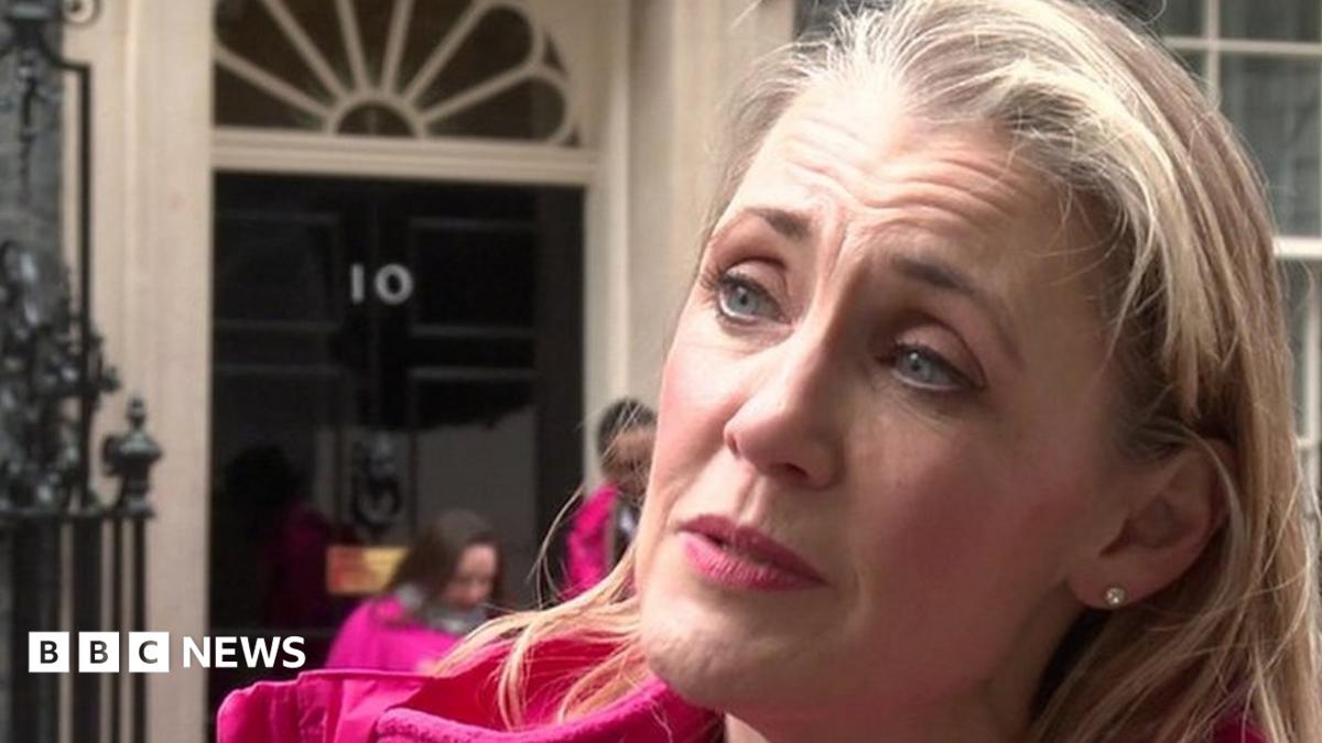 Laura Nuttall's mum calls for more brain cancer funding - BBC News