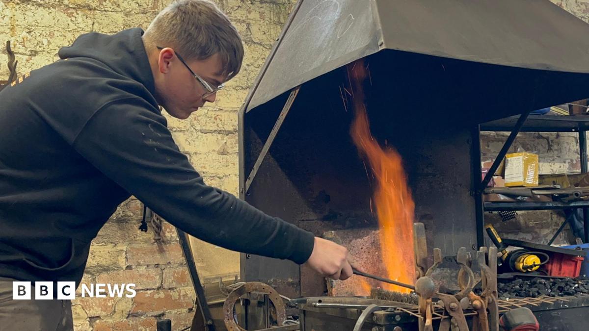 A Bridgnorth blacksmith fears for the future of his trade - BBC News