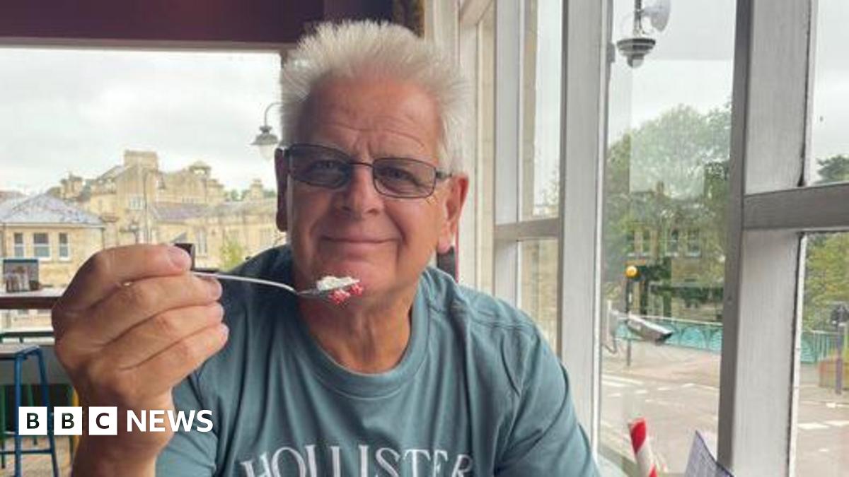 Family of A342 crash victim David Earley pay tribute - BBC News