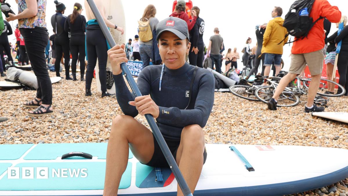 Sewage: Dame Kelly Holmes in Brighton for nationwide protests - BBC News