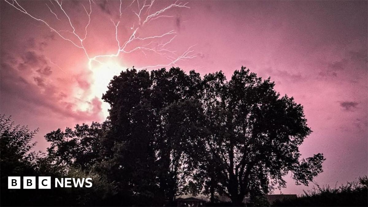 Forest Row: 'Dramatic' flooding hits residents and businesses - BBC News