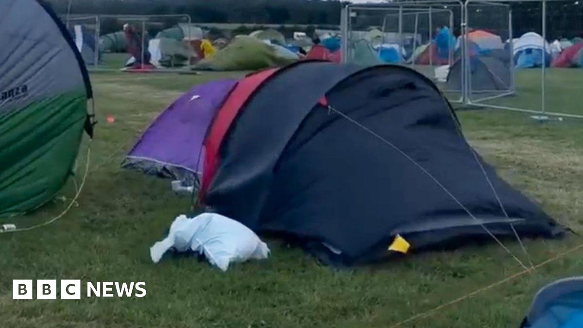 Leeds Festival shuts two stages due to Storm Lilian winds - BBC News