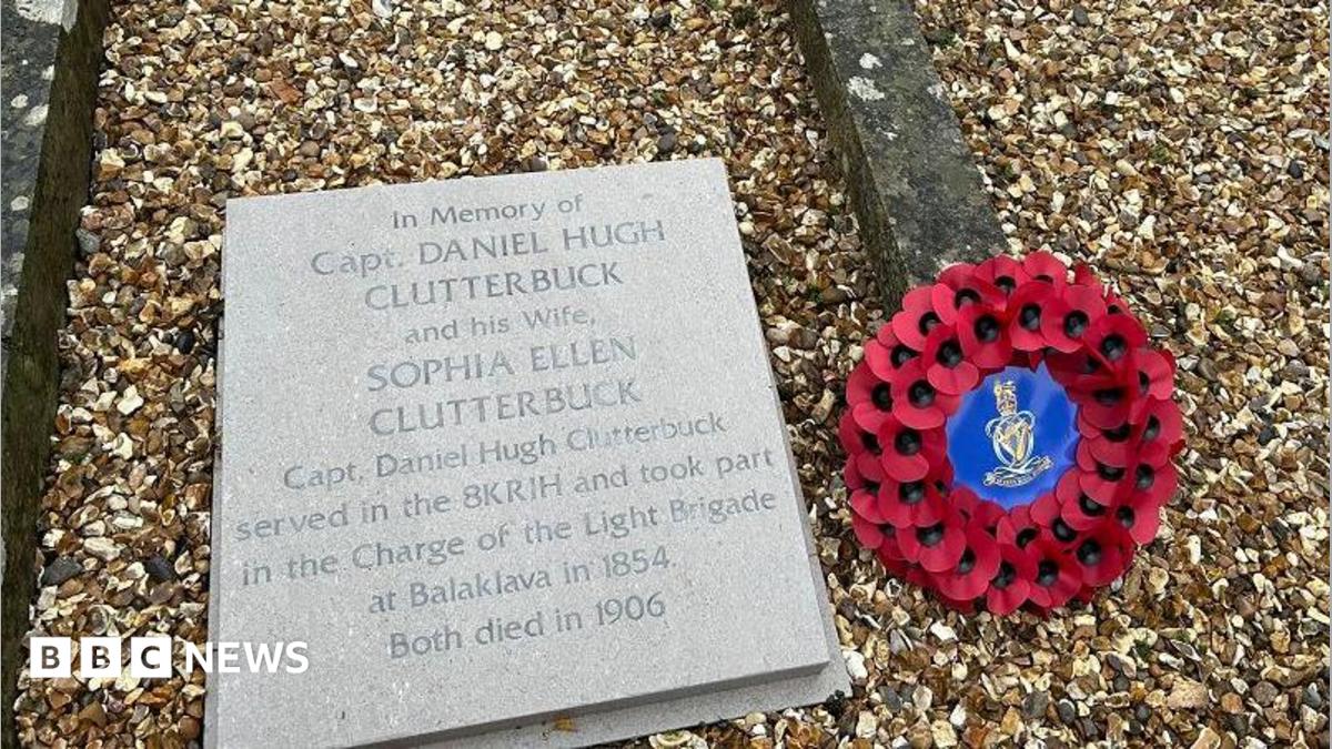 Grave of 'Corsham hero' now fully restored - BBC News