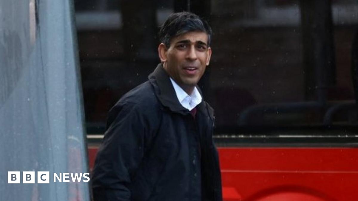 Rishi Sunak said axing HS2 had enabled investment in buses - BBC News