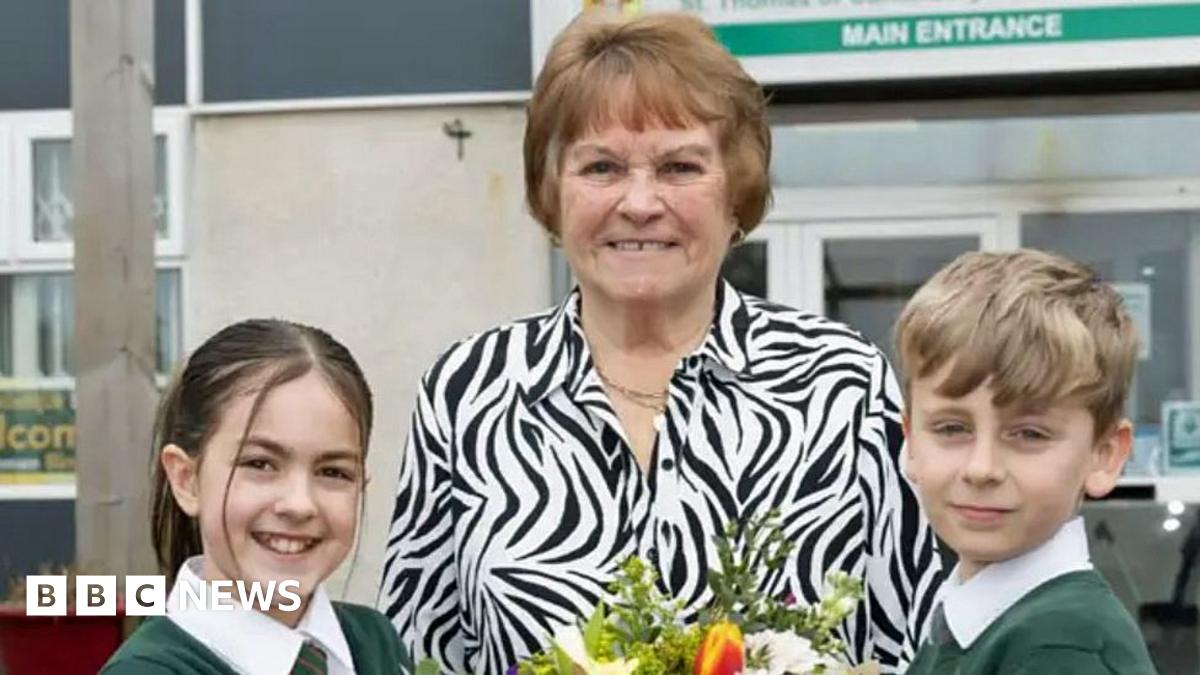 Bolton dinner lady retires after 54 years at same school - BBC News