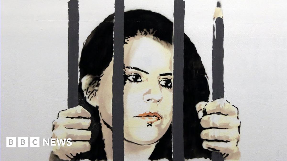 Banksy protest artwork unveiled in New York - BBC News