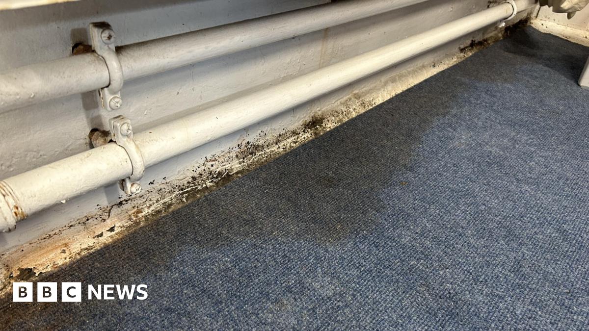 Schools falling into disrepair over lack of funding - report - BBC News