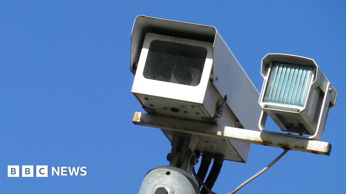 Stormont: Special fund for MLA security to be set up - BBC News