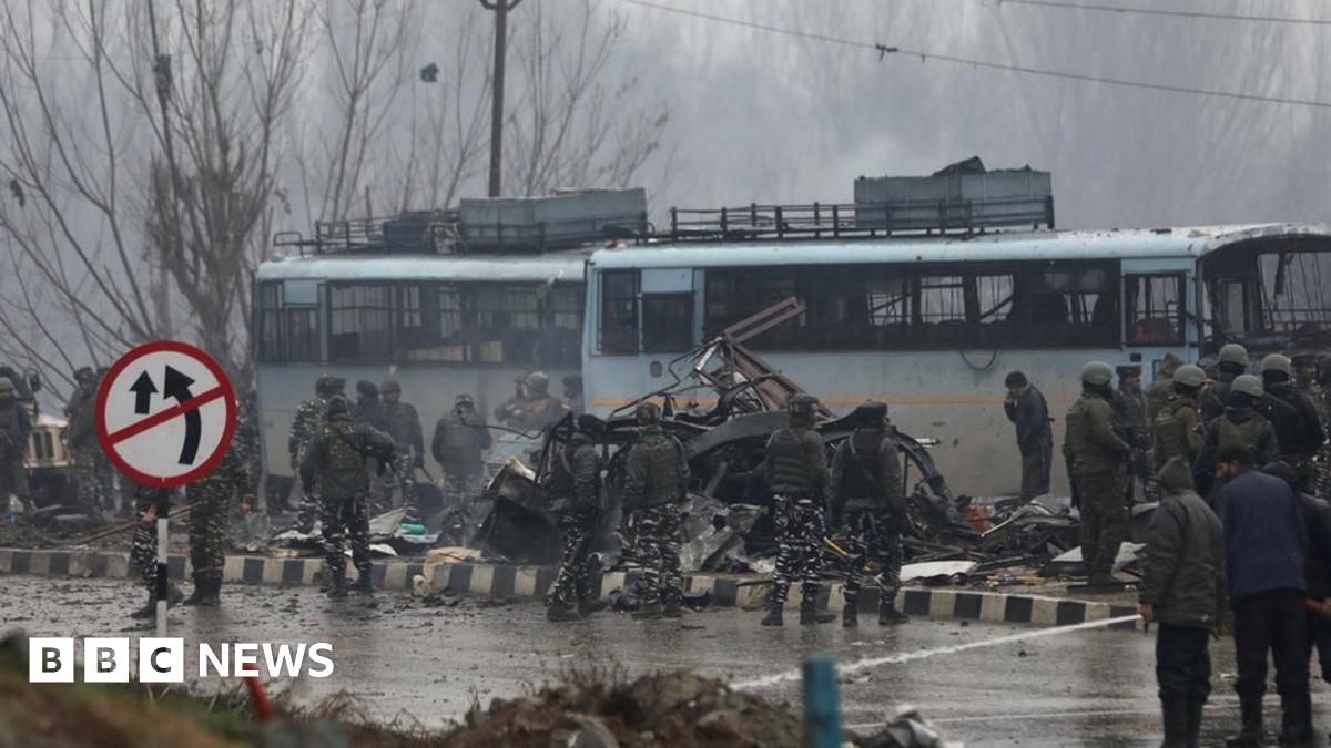 Kashmir attack: Tracing the path that led to Pulwama - BBC News