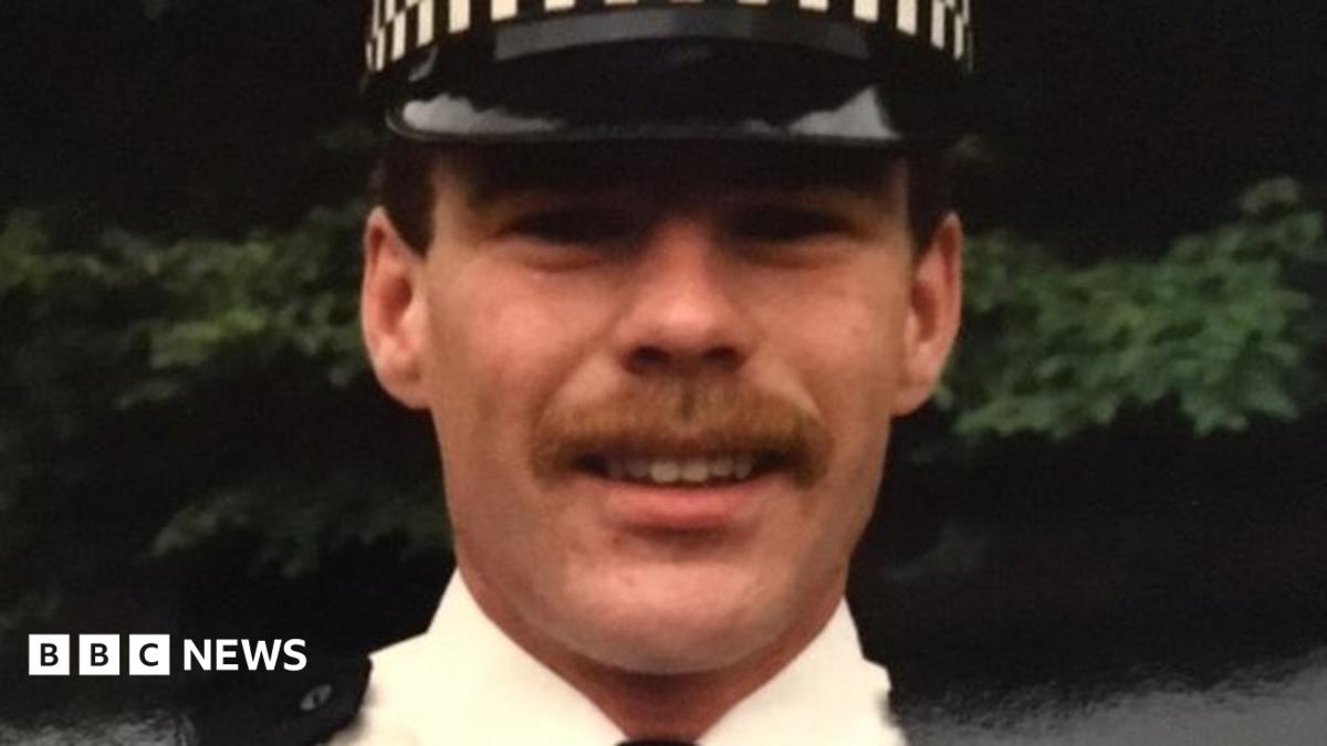 Police officer John Alcock dies 14 years after crash - BBC News